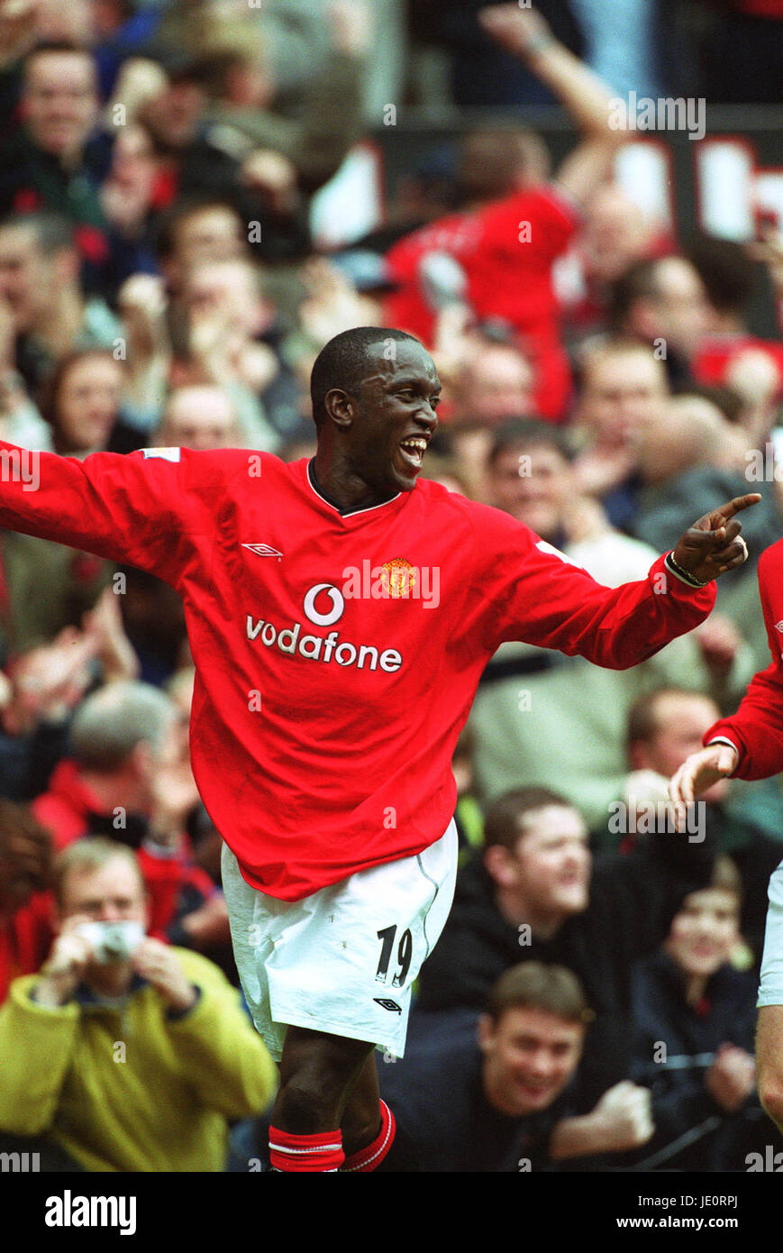Dwight yorke 2000 hi-res stock photography and images - Alamy