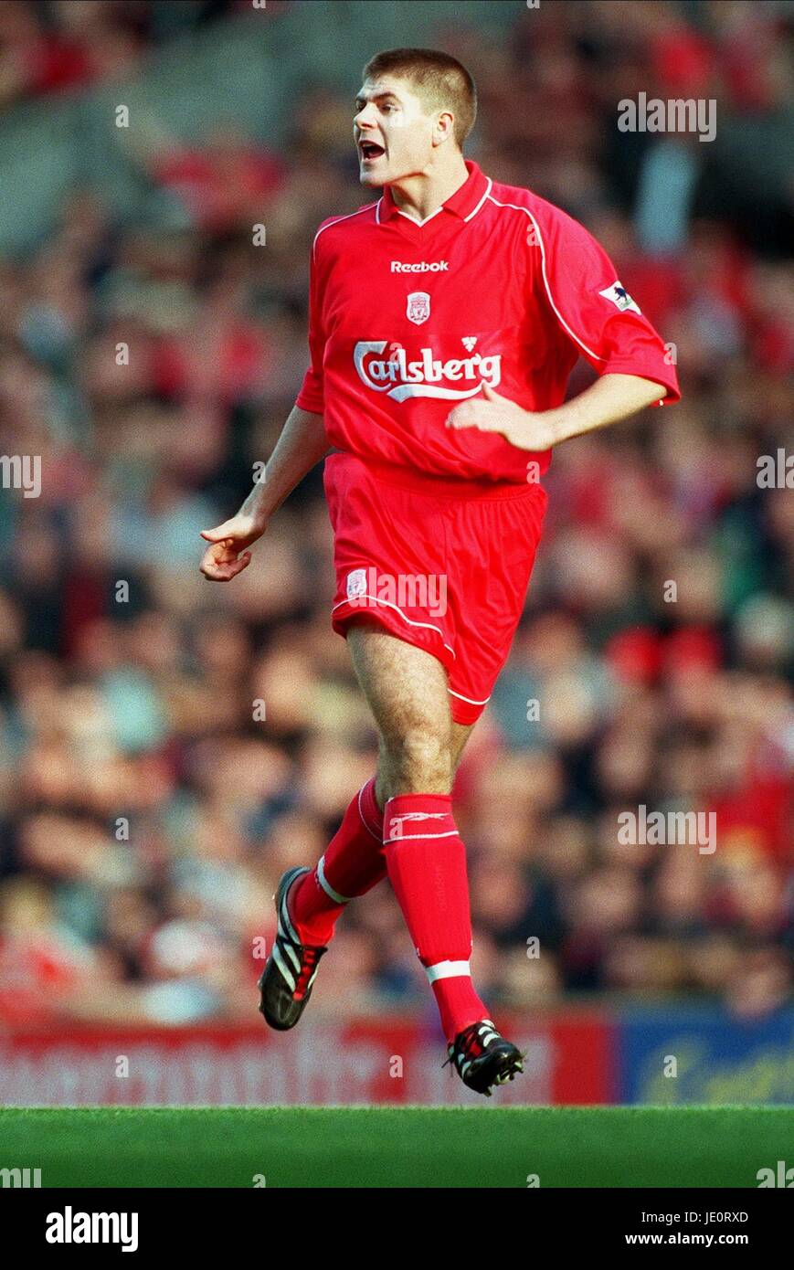Gerrard liverpool 2000 hi-res stock photography and images - Alamy