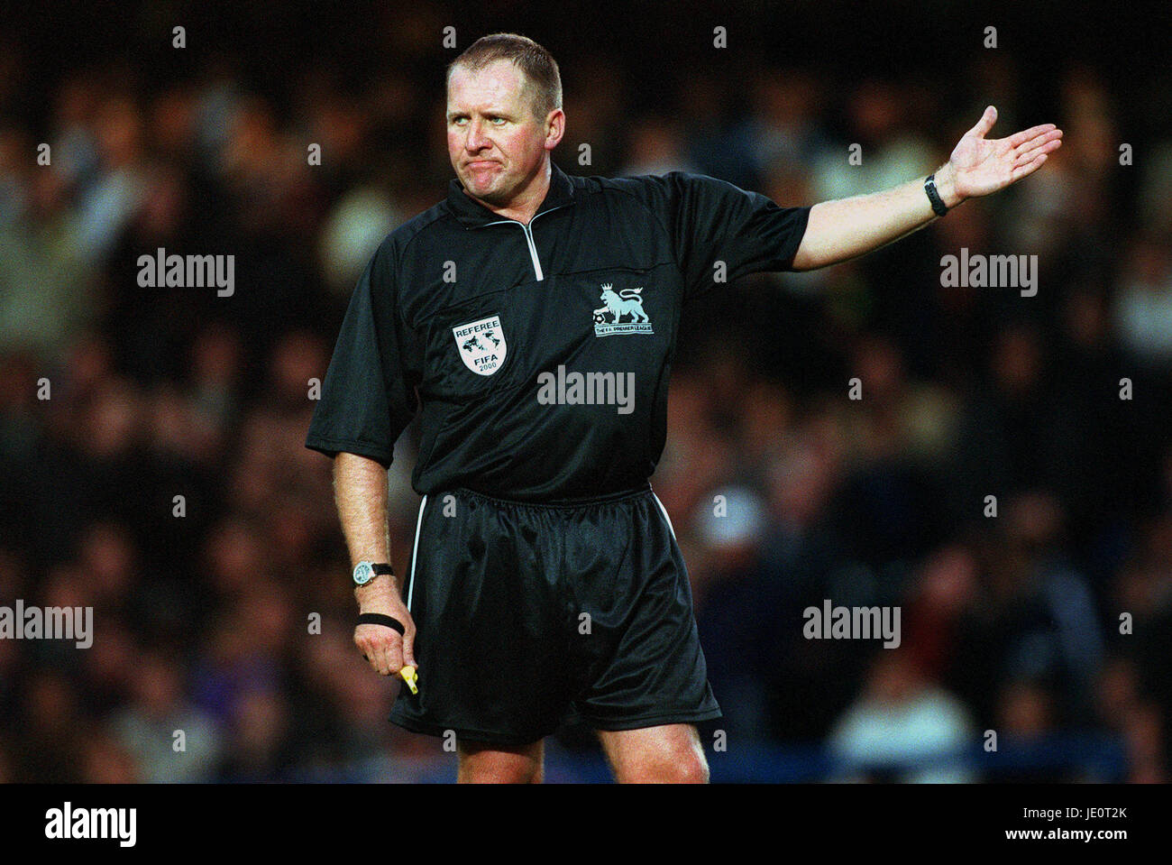 Football referee steve dunn hi-res stock photography and images - Alamy