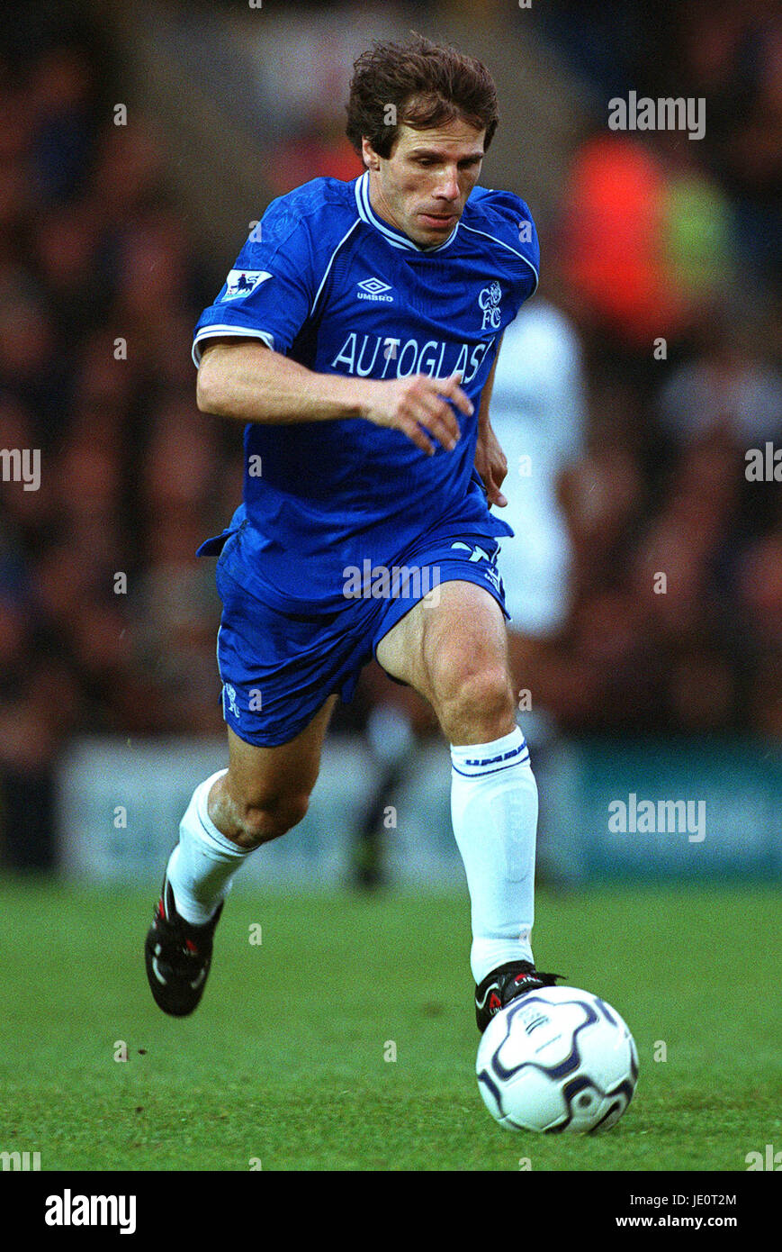GIANFRANCO ZOLA CHELSEA FC LONDON STAMFORD BRIDGE 28 October 2000 Stock Photo - Alamy
