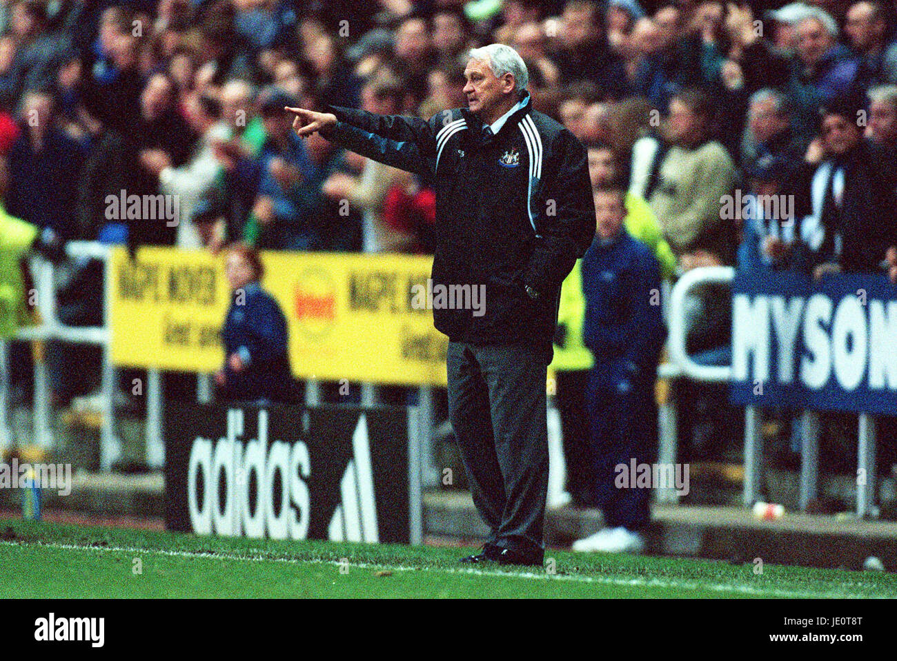 Bobby robson england pointing hi-res stock photography and images - Alamy