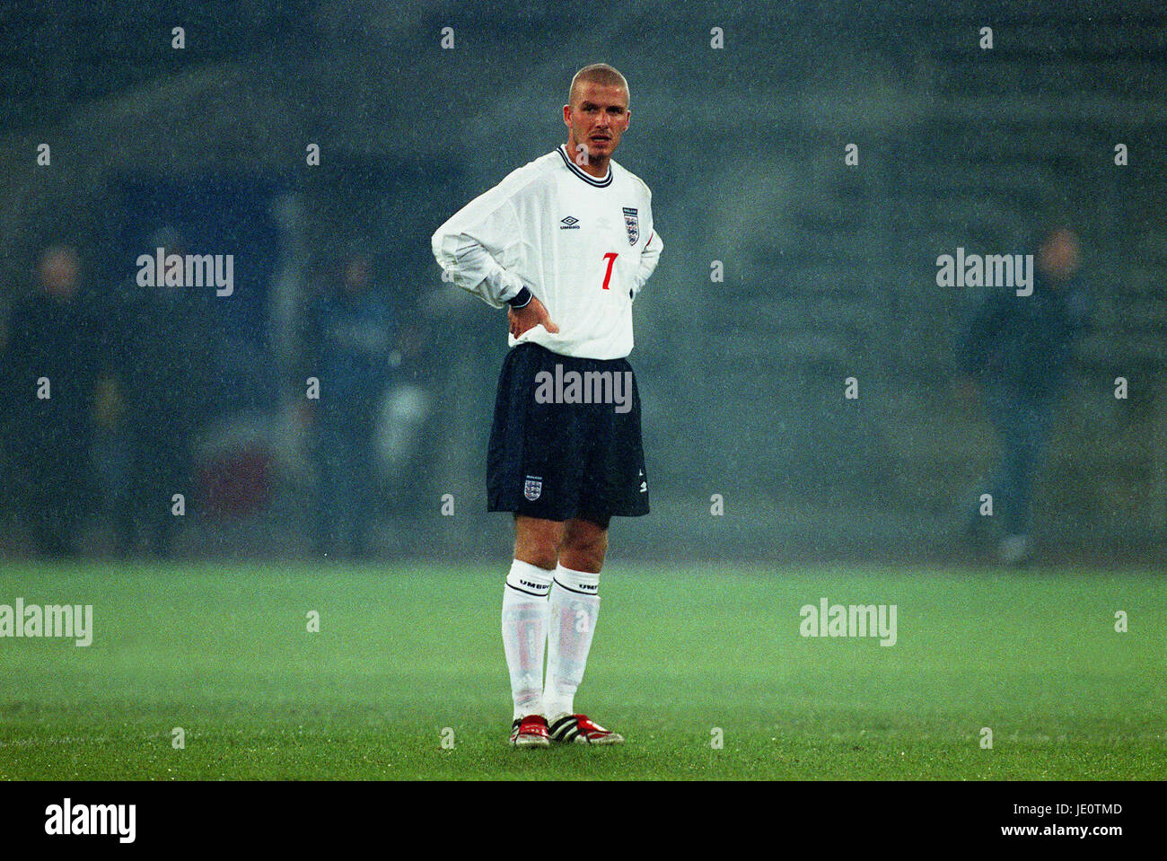 DAVID BECKHAM ENGLAND & MANCHESTER UNITED FC STADE DEL ALPI TURIN ITALY ...