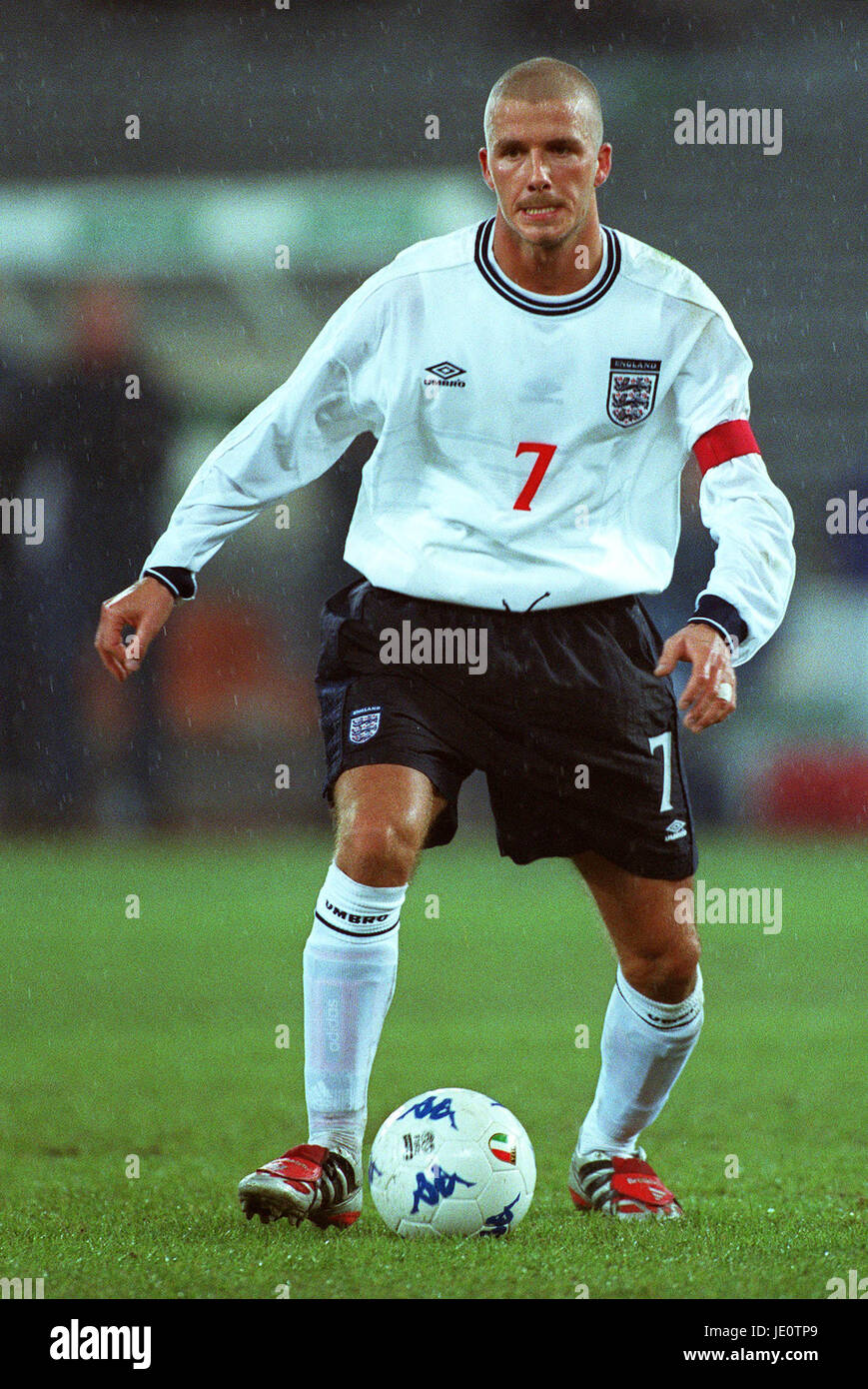 DAVID BECKHAM ENGLAND & MANCHESTER UNITED FC STADE DEL ALPI TURIN ITALY ...