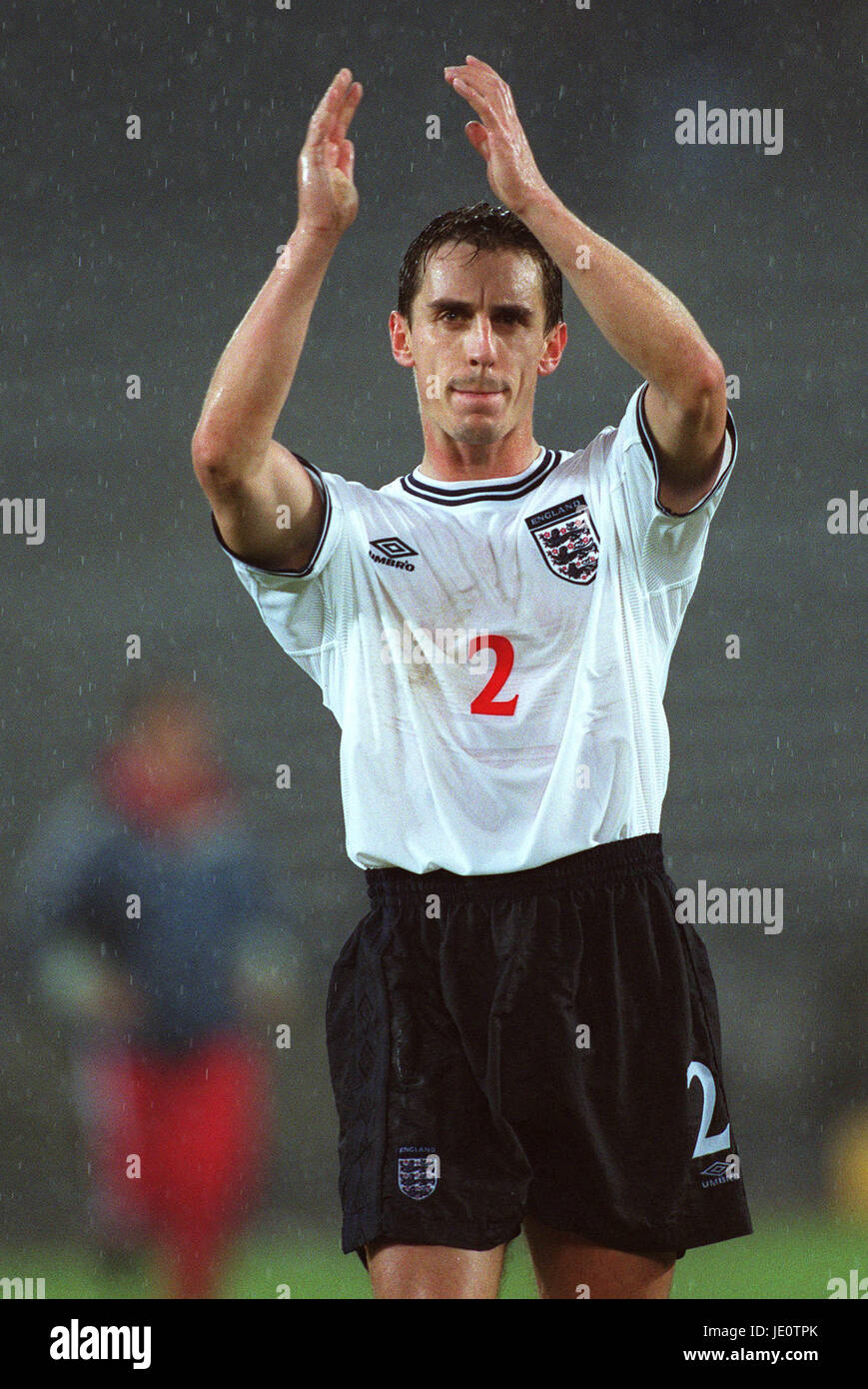 GARY NEVILLE ENGLAND & MANCHESTER UNITED FC STADE DEL ALPI TURIN ITALY ...
