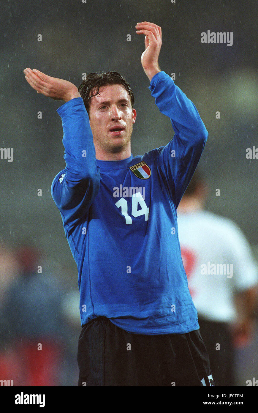 ROBBIE FOWLER ENGLAND & LIVERPOOL FC STADE DEL ALPI TURIN ITALY 15 ...