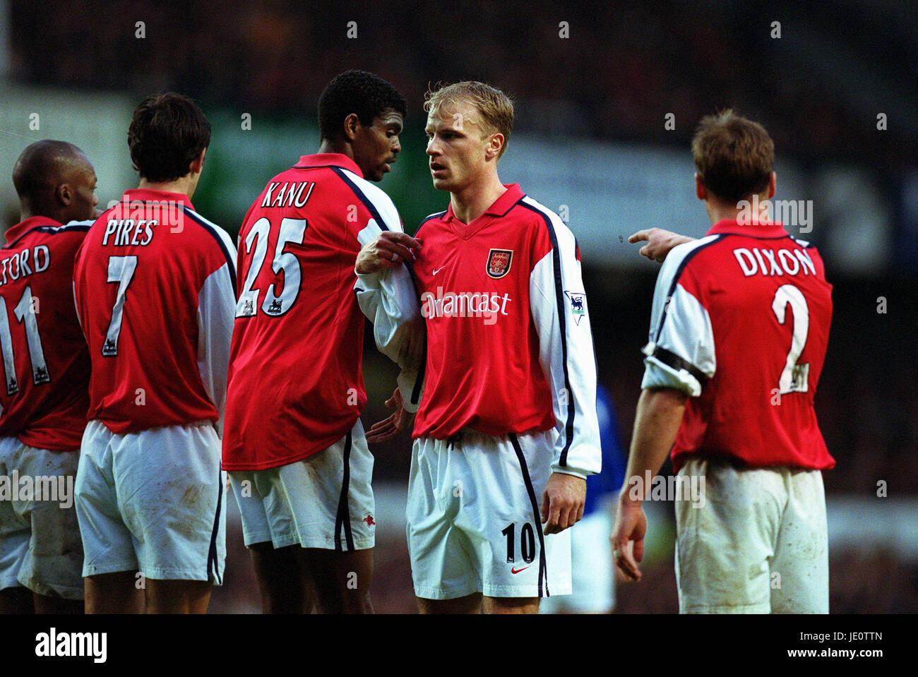 Arsenal free kick everton hi-res stock photography and images - Alamy