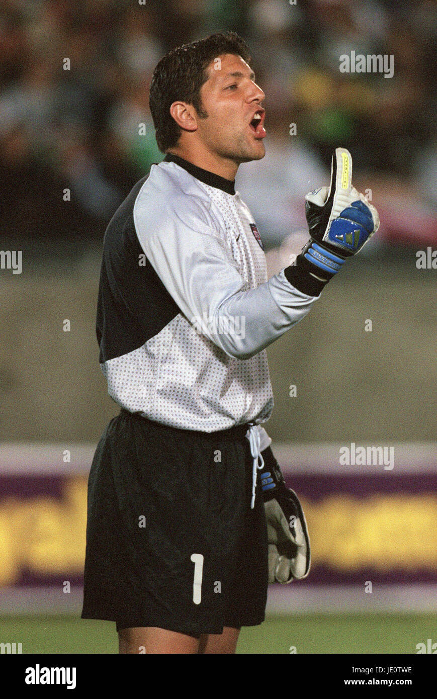 TONY MEOLA USA MEMORIAL COLISEUM LOS ANGELES USA 25 October 2000 Stock ...