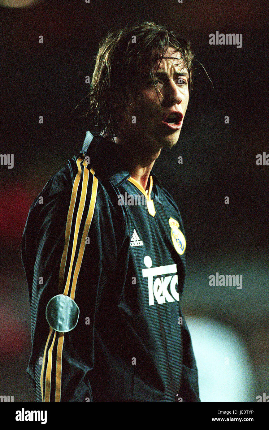 GUTI REAL MADRID LEEDS ELLAND ROAD 22 November 2000 Stock Photo - Alamy