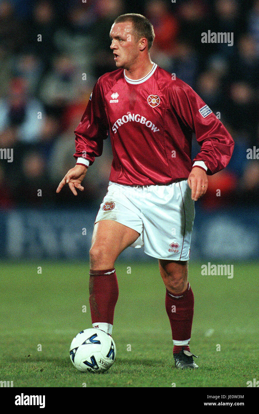 STEVE FULTON HEART OF MIDLOTHIAN FC 02 December 2000 Stock Photo - Alamy