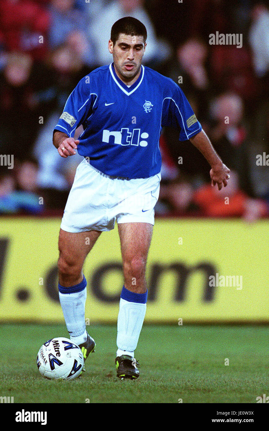 CLAUDIO REYNA GLASGOW RANGERS FC 02 December 2000 Stock Photo - Alamy