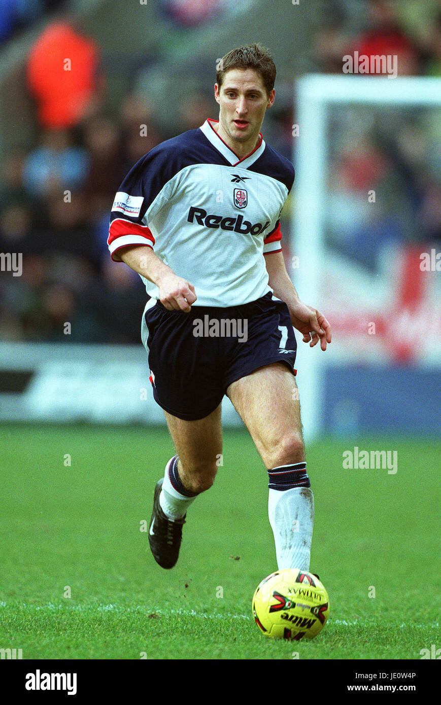 ROBBIE ELLIOTT BOLTON WANDERERS FC 03 December 2000 Stock Photo - Alamy