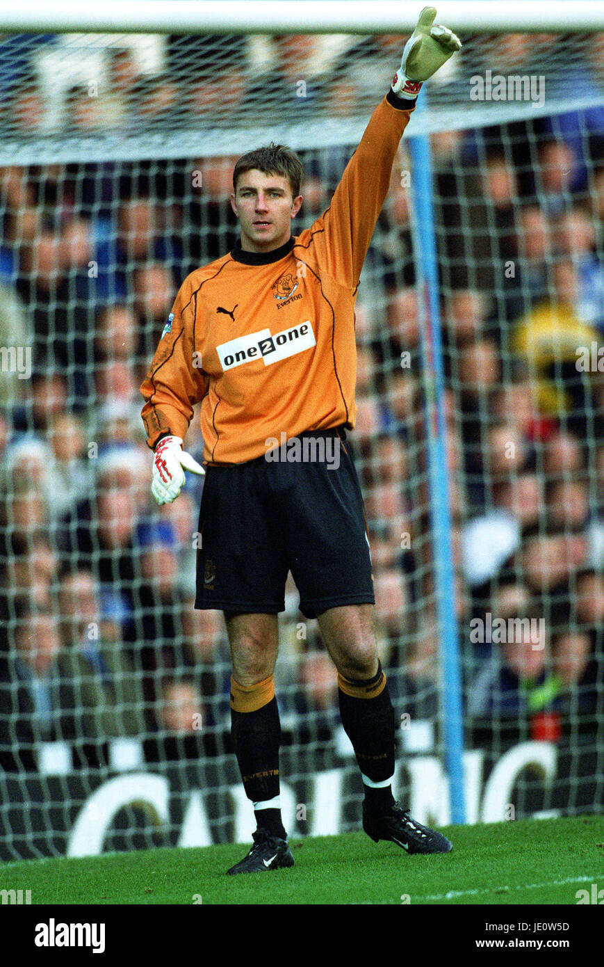 PAUL GERRARD EVERTON FC 26 September 2000 Stock Photo - Alamy