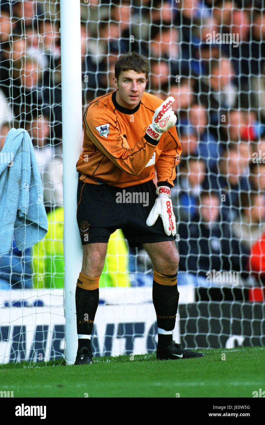 PAUL GERRARD EVERTON FC 26 September 2000 Stock Photo - Alamy