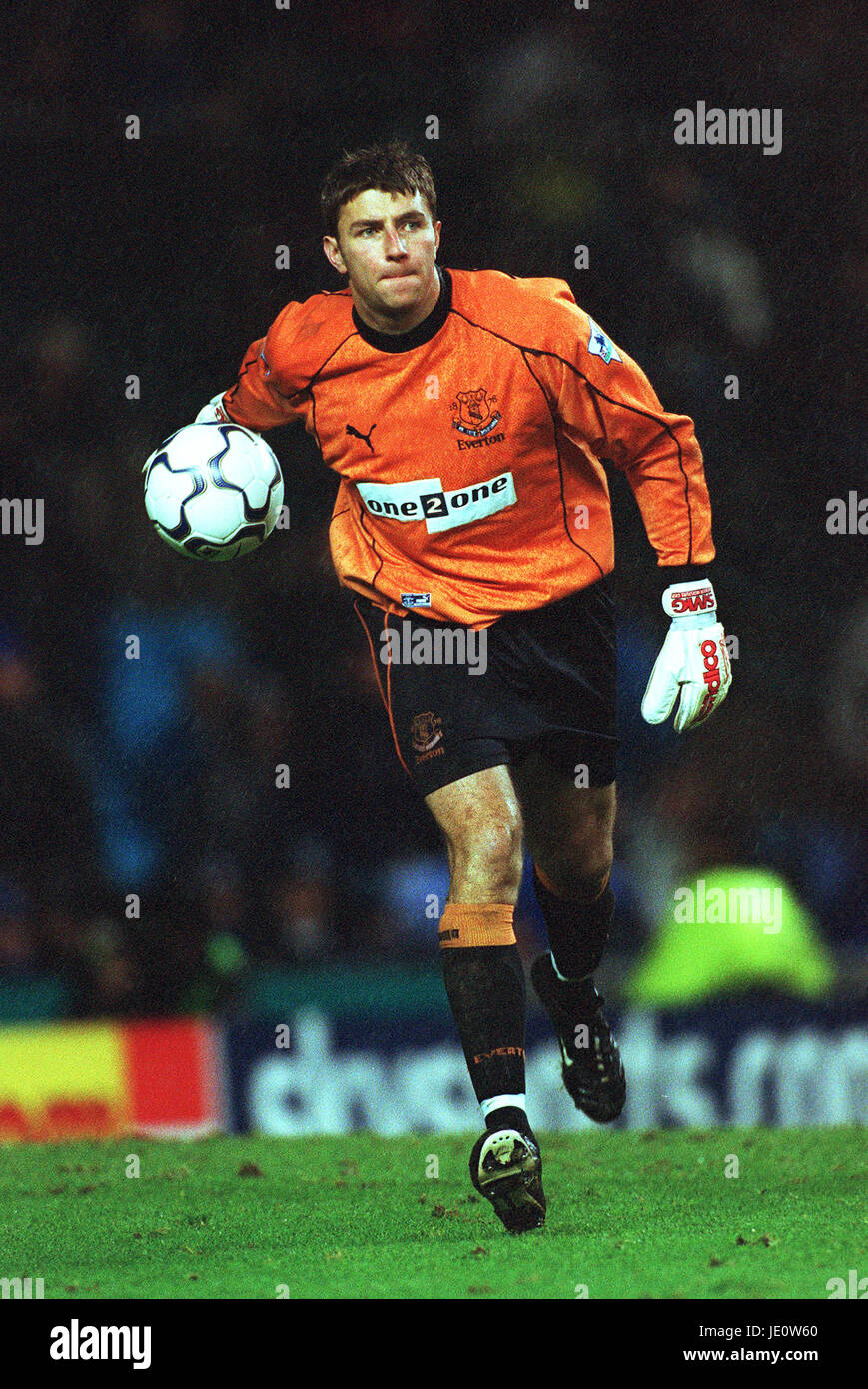 PAUL GERRARD EVERTON FC 26 September 2000 Stock Photo - Alamy