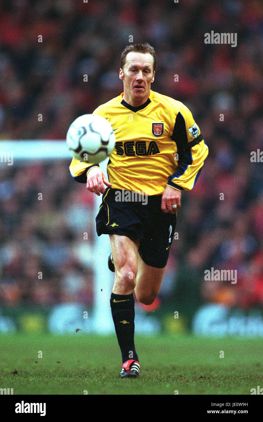 LEE DIXON ARSENAL FC LIVERPOOL ANFIELD 23 December 2000 Stock Photo - Alamy