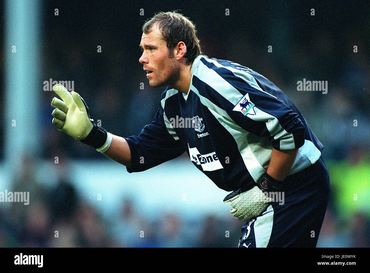 STEVE SIMONSEN EVERTON FC GOODISON PARK EVERTON 18 November 2001 Stock ...