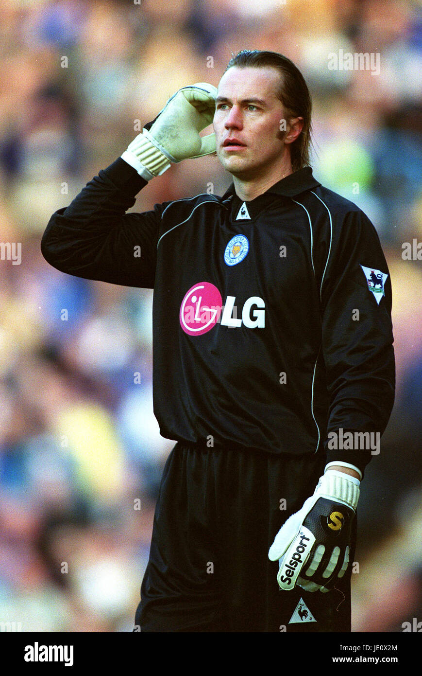 IAN WALKER LEICESTER CITY FC ELLAND ROAD LEEDS 16 December 2001 Stock ...