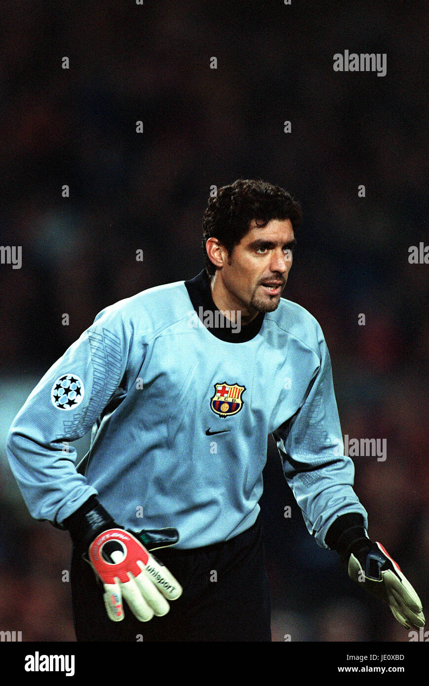 ROBERTO BONANO FC BARCELONA NOU CAMP BARCELONA 05 December 2001 Stock ...