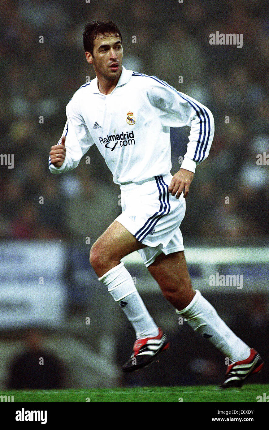 RAUL REAL MADRID CF BERNABEU MADRID 01 December 2001 Stock Photo - Alamy
