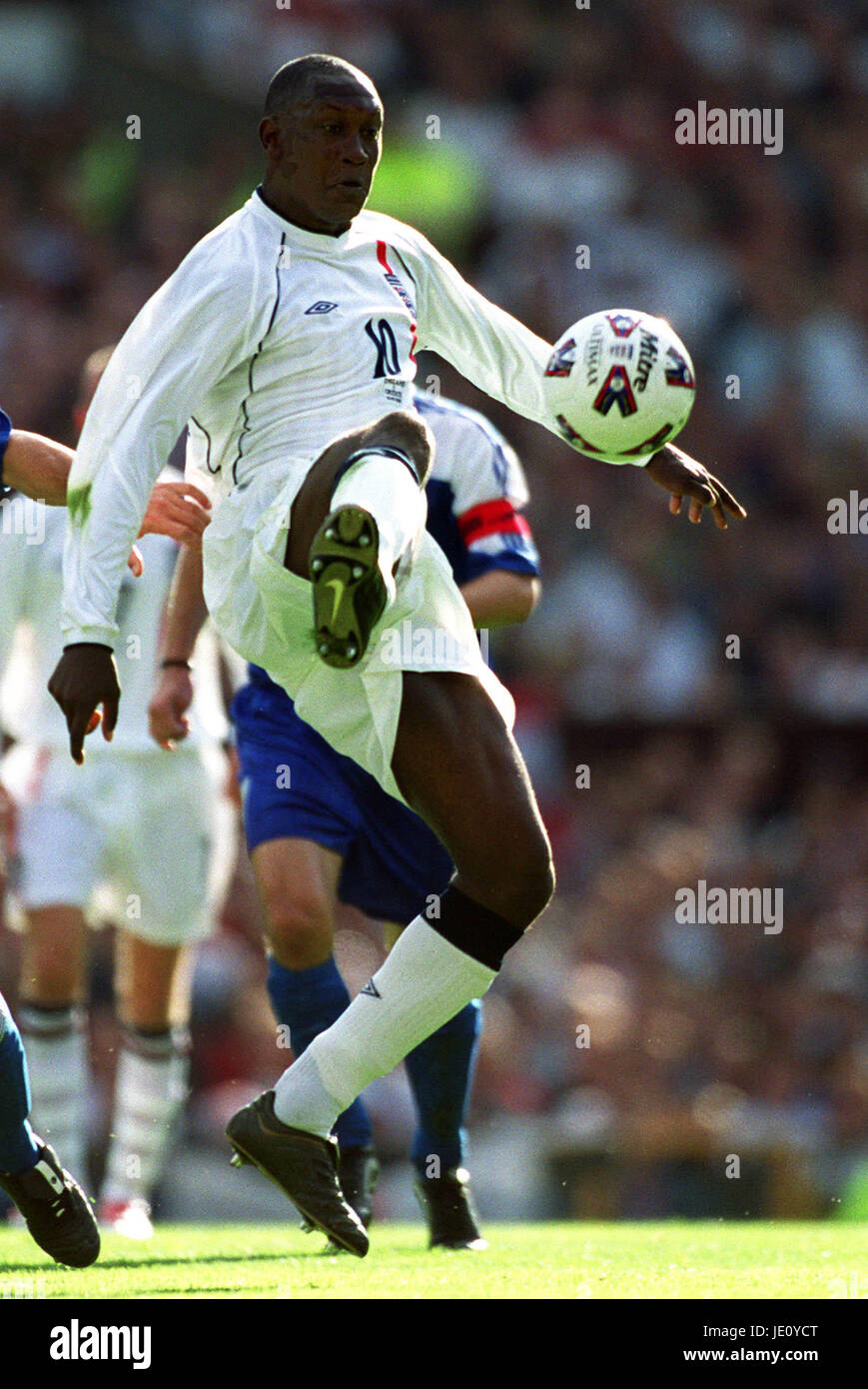 EMILE HESKEY ENGLAND & LIVERPOOL FC MANCHESTER ENGLAND OLD TRAFFORD 06 ...