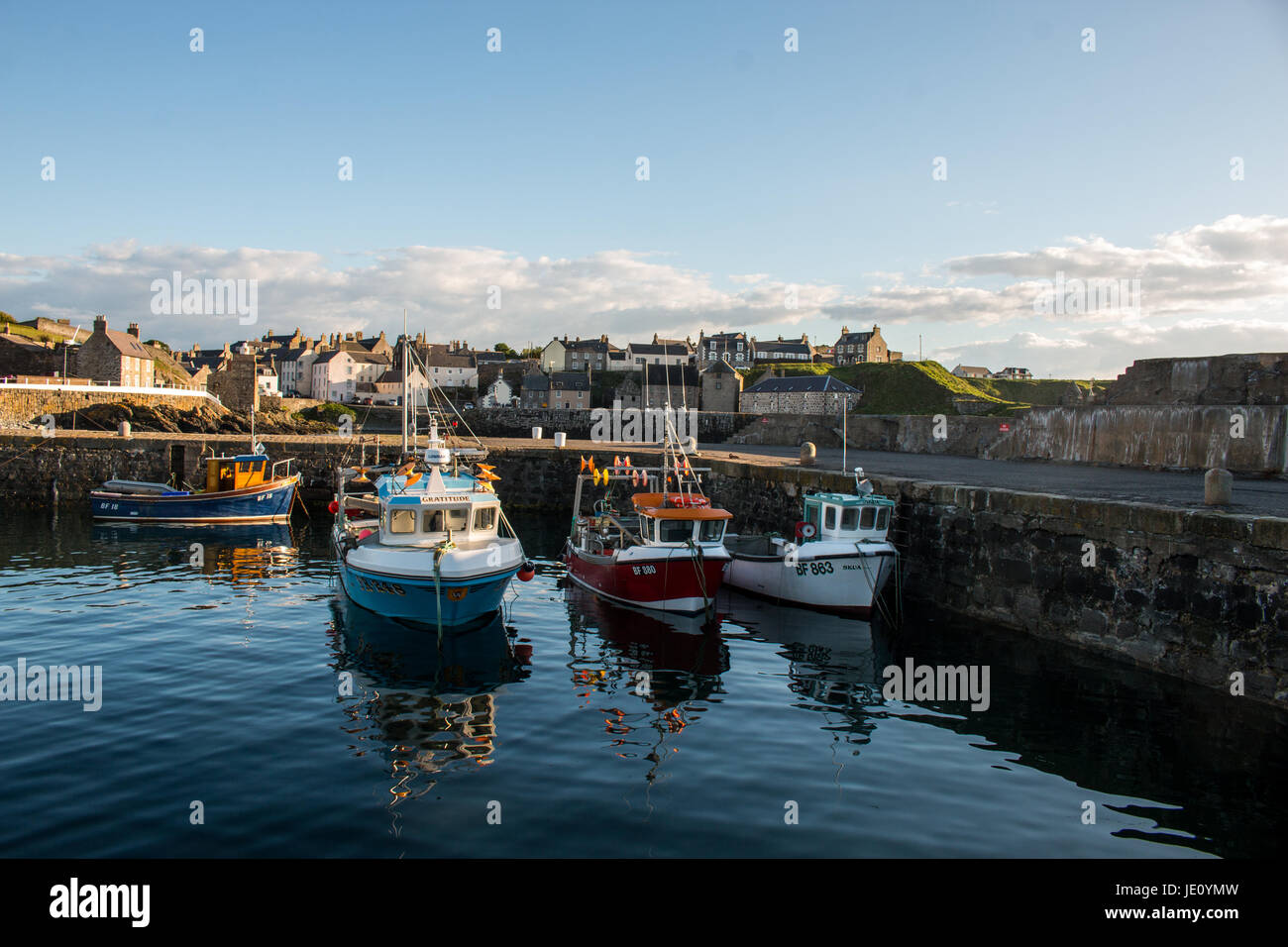 Quiet Scottish Harbour on the north east coast Stock Photo - Alamy
