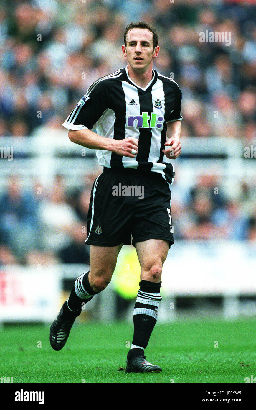 ANDY O'BRIEN NEWCASTLE UNITED FC ST.JAMES PARK NEWCASTLE 30 September 2001 Stock Photo - Alamy