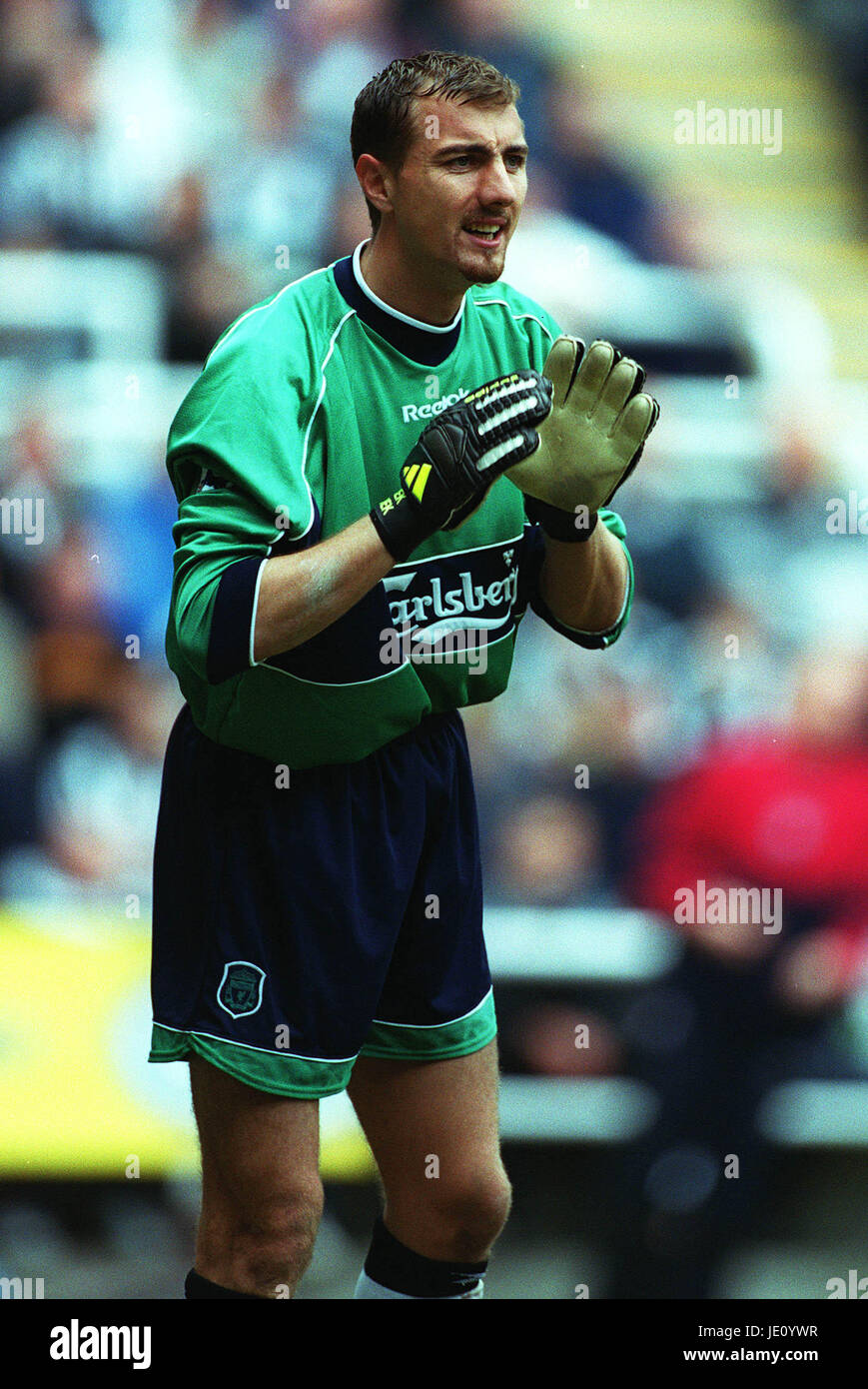 JERZY DUDEK LIVERPOOL FC ST.JAMES PARK NEWCASTLE 30 September 2001 ...