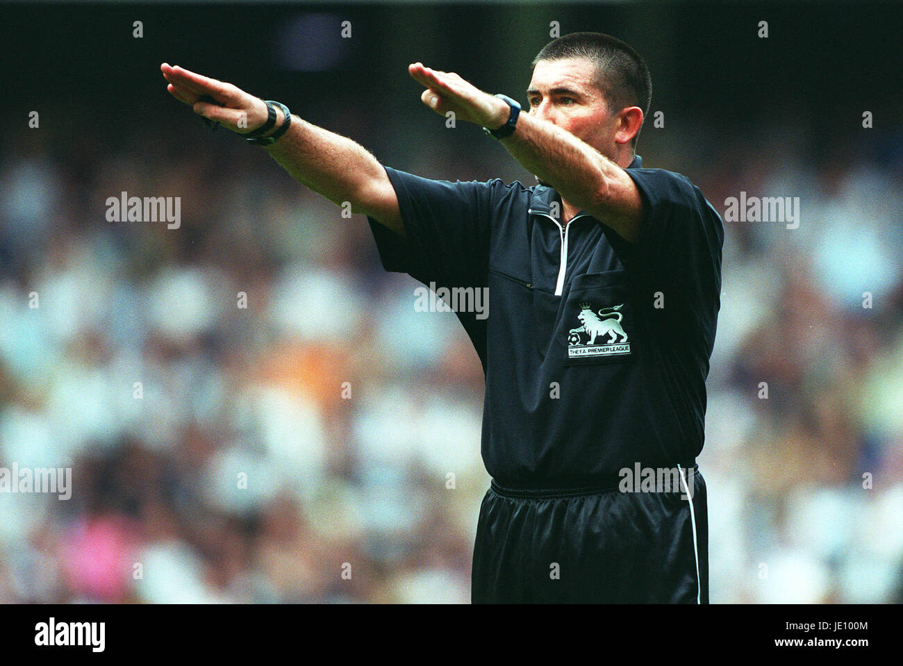 Jeff winter referee hi-res stock photography and images - Alamy