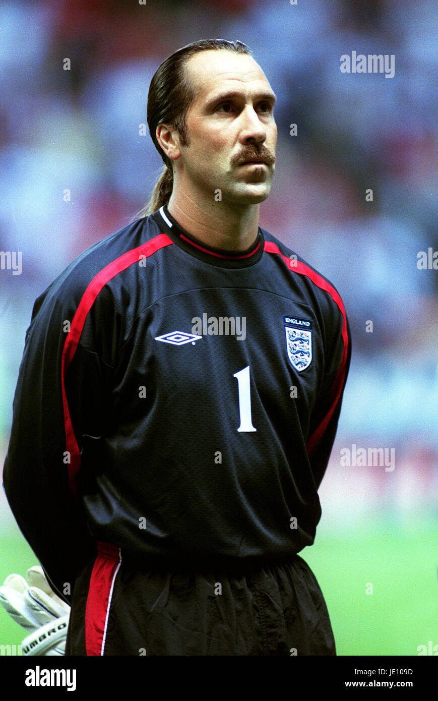 DAVID SEAMAN ENGLAND & ARSENAL FC ST JAMES PARK NEWCASTLE ENGLAND 05 ...