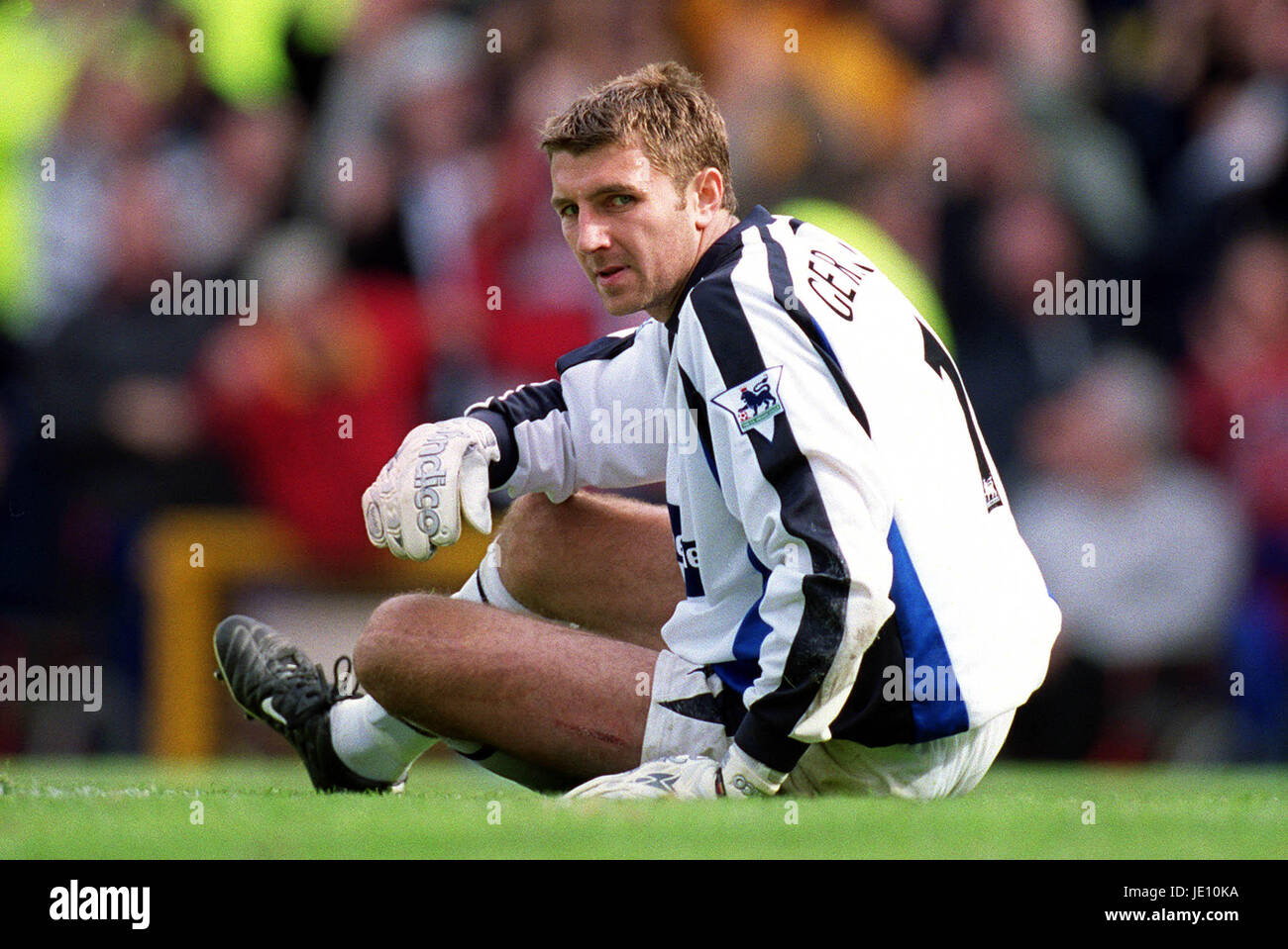 PAUL GERRARD EVERTON FC GOODISON PARK EVERTON 15 September 2001 Stock ...