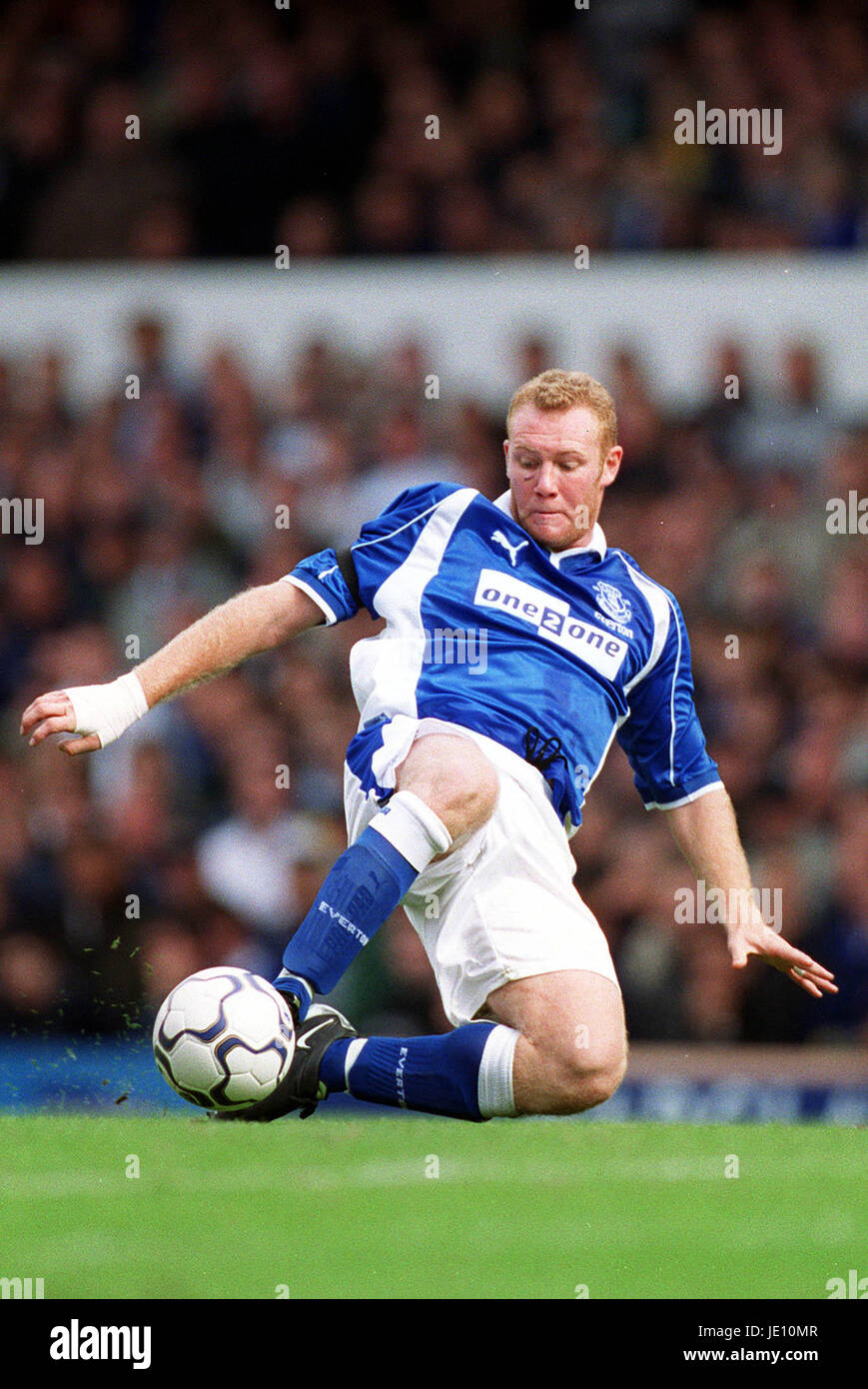 STEVE WATSON EVERTON FC GOODISON PARK EVERTON 15 September 2001 Stock ...