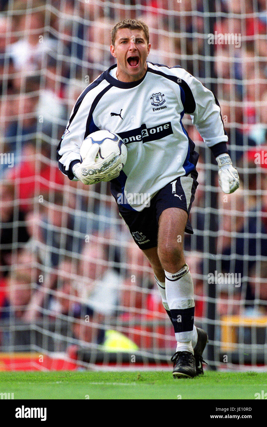 PAUL GERRARD EVERTON FC OLD TRAFFORD MANCHESTER 08 September 2001 Stock ...