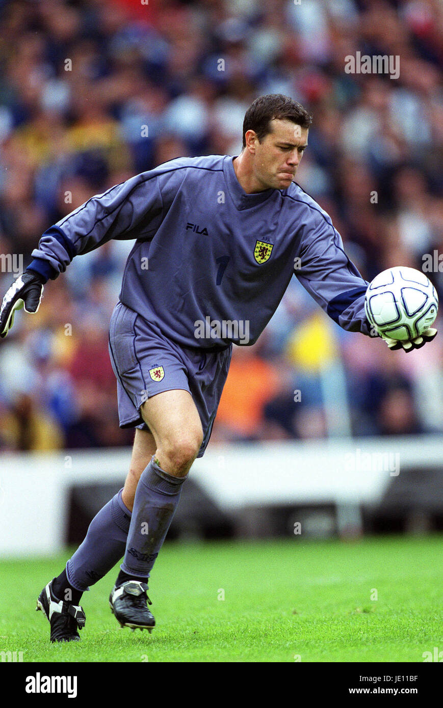NEIL SULLIVAN SCOTLAND & TOTTENHAM HOTSPUR HAMPDEN PARK GLASGOW 01 ...