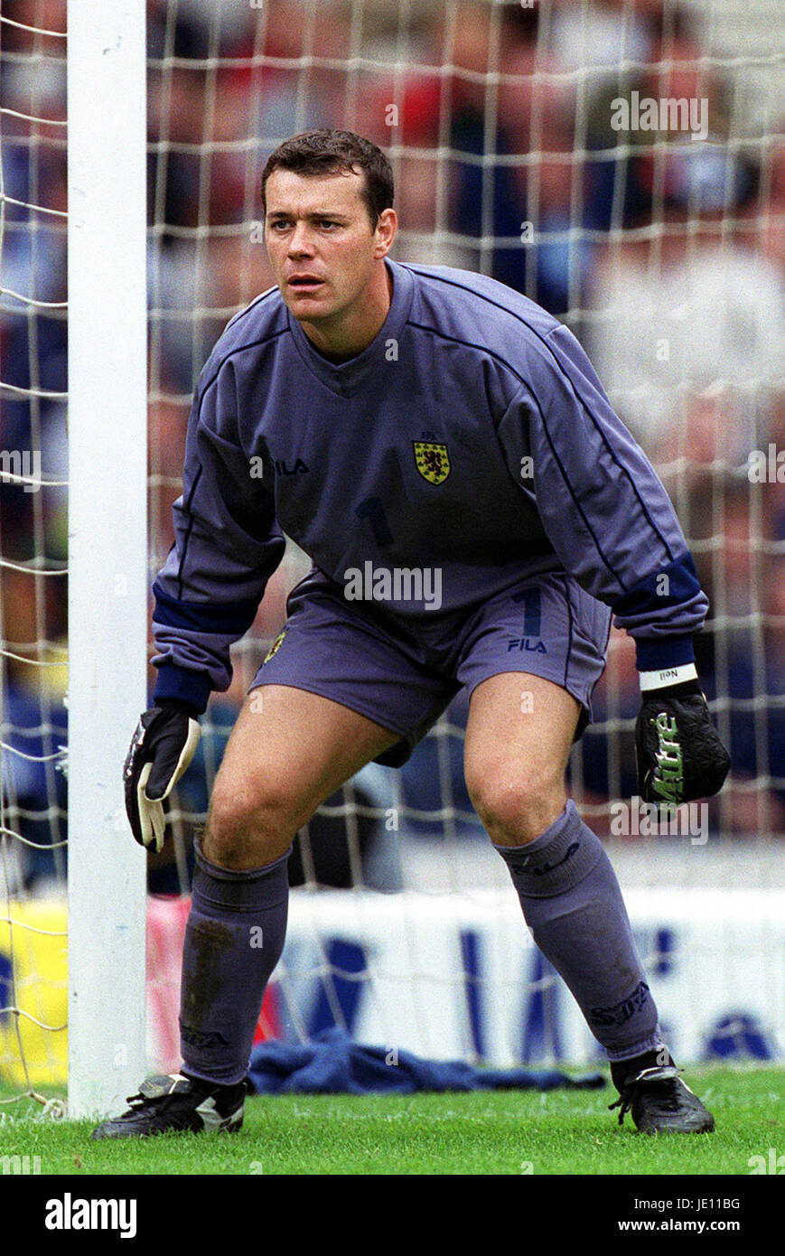 NEIL SULLIVAN SCOTLAND & TOTTENHAM HOTSPUR HAMPDEN PARK GLASGOW 01 ...