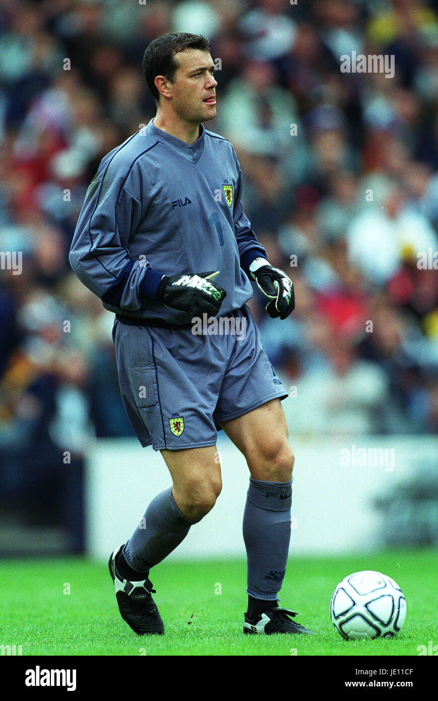 NEIL SULLIVAN SCOTLAND & TOTTENHAM HOTSPUR HAMPDEN PARK GLASGOW 01 ...