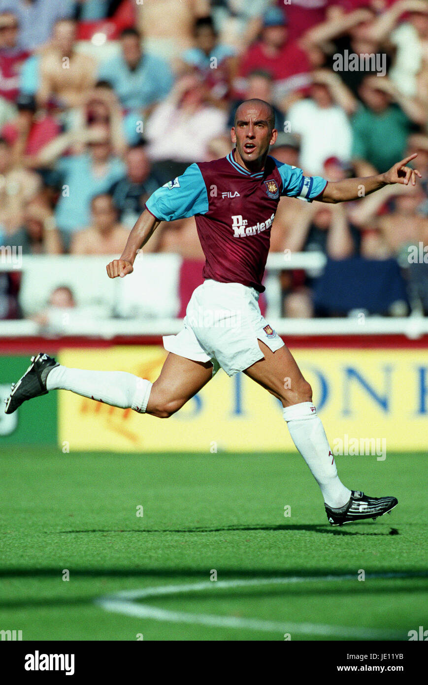 PAOLO DI CANIO WEST HAM UNITED FC UPTON PARK LONDON ENGLAND 25 August 2001 Stock Photo - Alamy