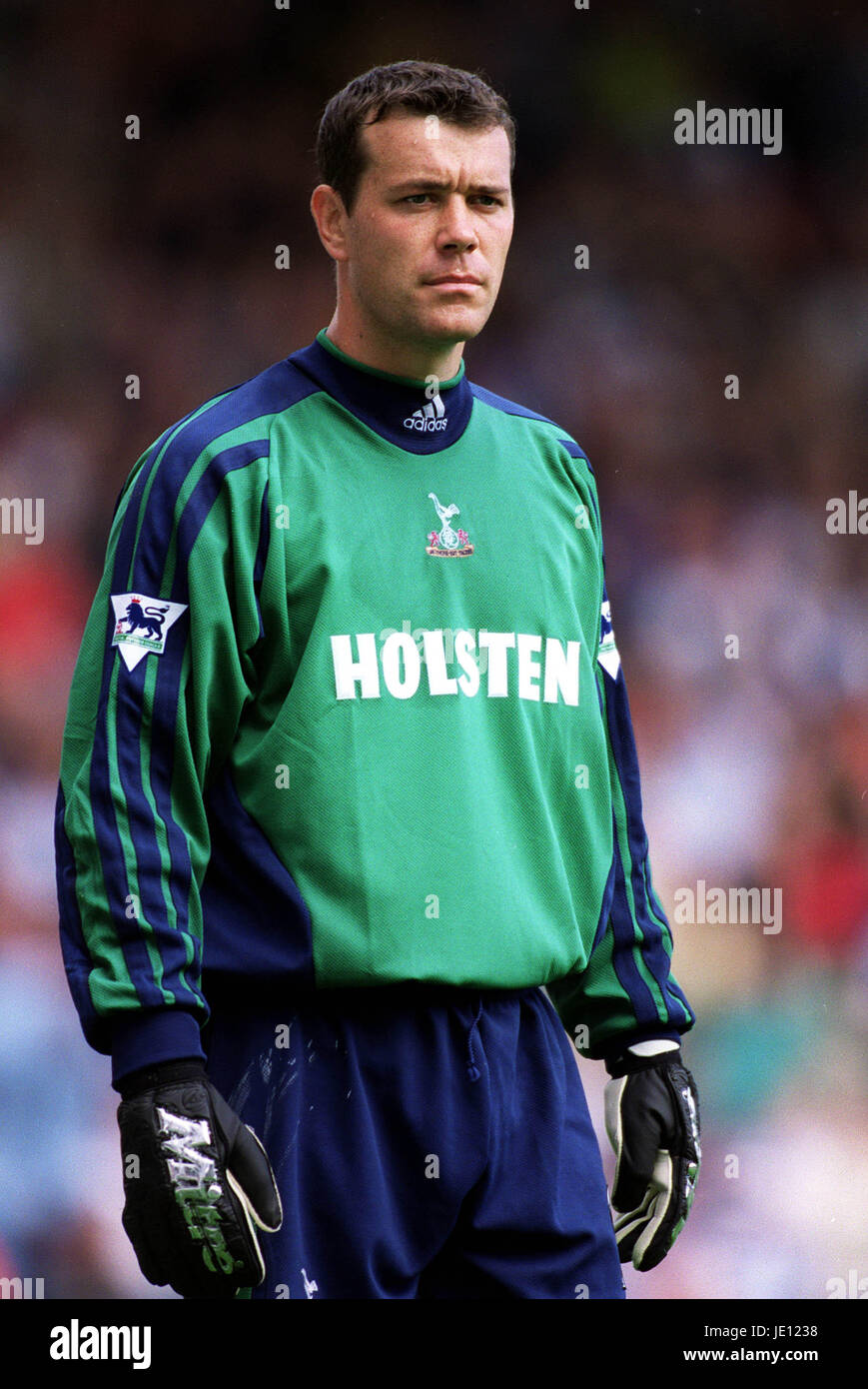 NEIL SULLIVAN TOTTENHAM HOTSPUR FC 25 August 2001 Stock Photo - Alamy