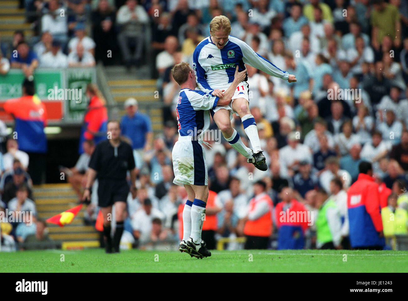 Football celebrating damien duff hi-res stock photography and images ...