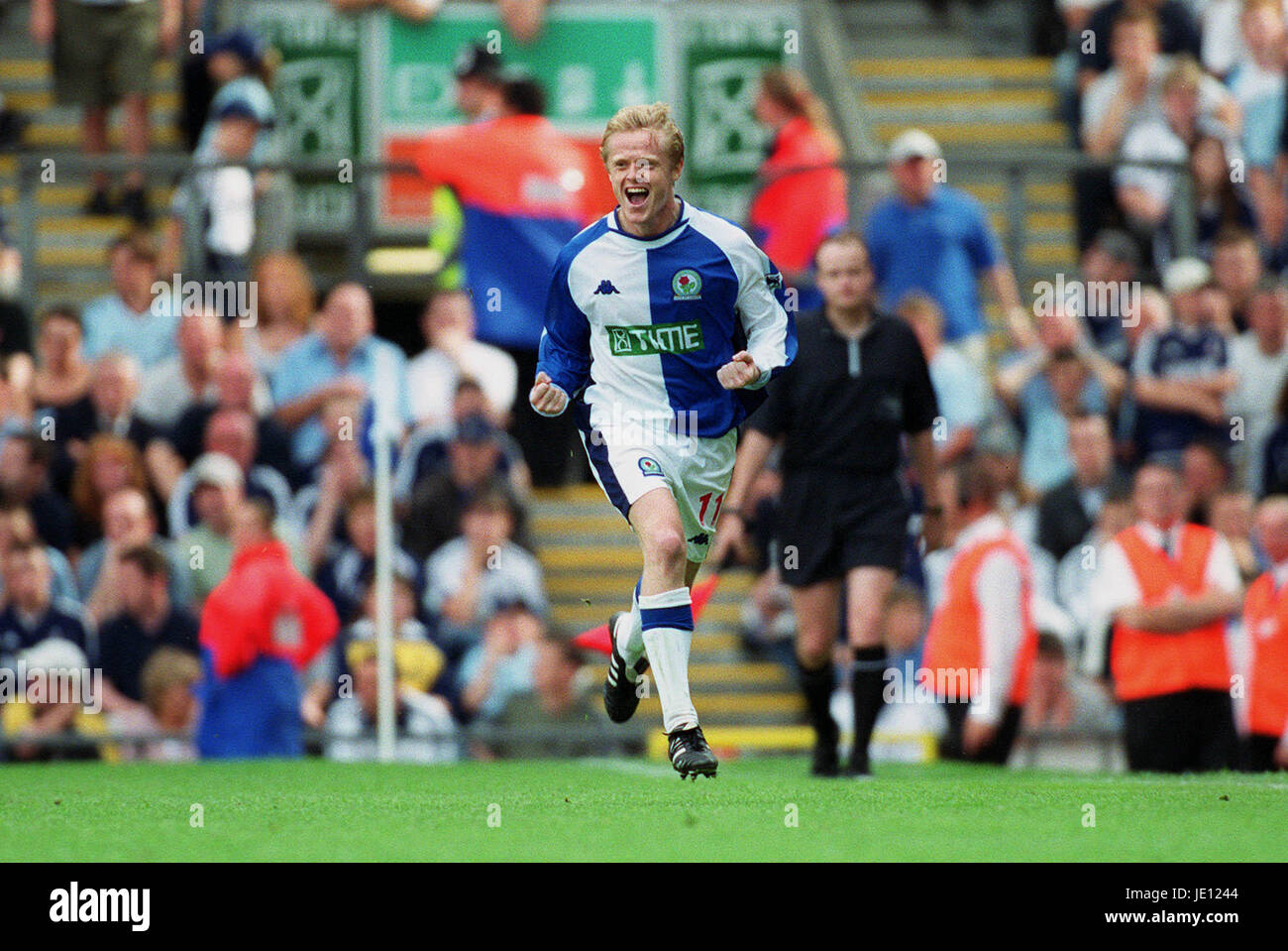 Football celebrating damien duff hi-res stock photography and images ...