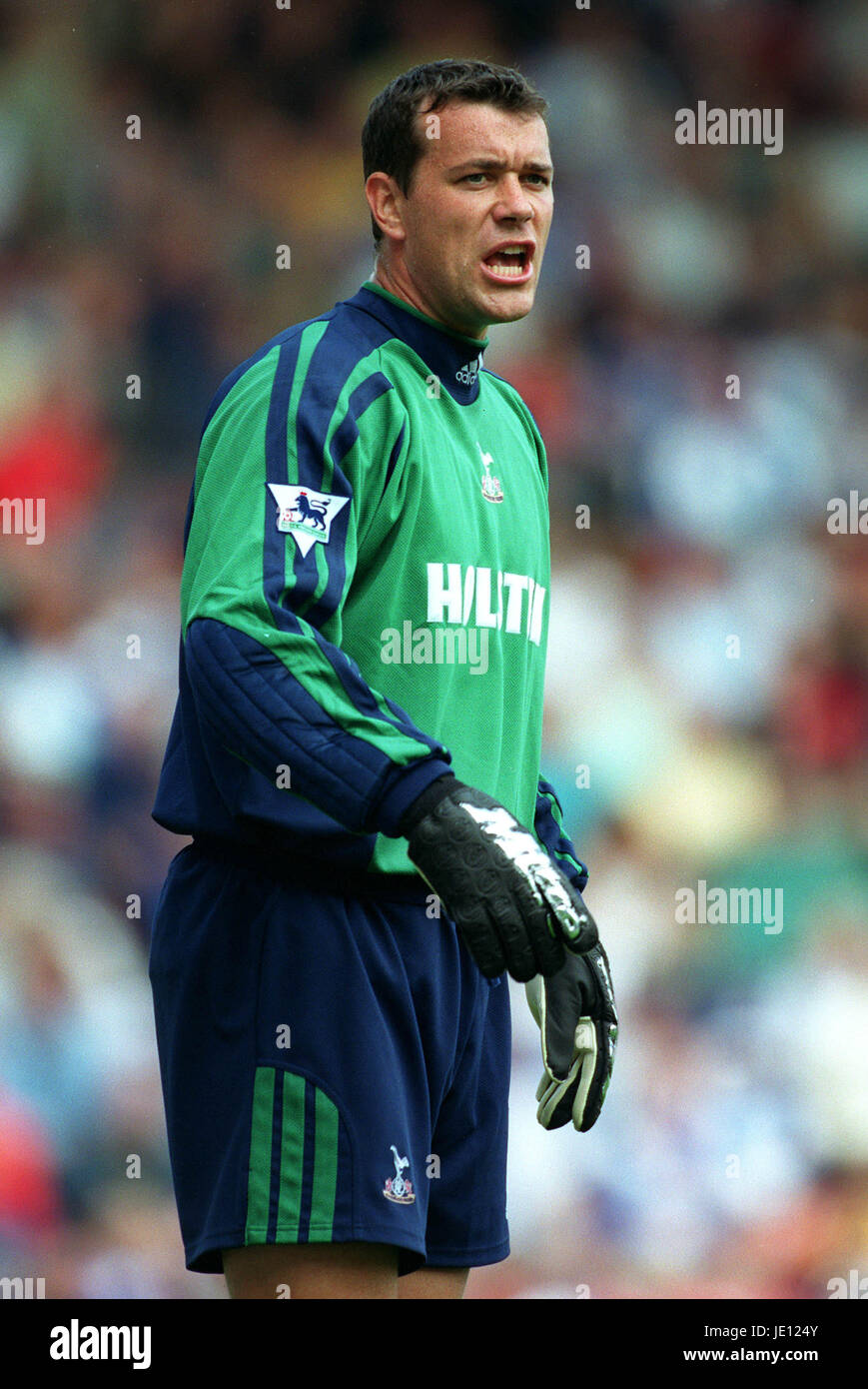NEIL SULLIVAN TOTTENHAM HOTSPUR FC 25 August 2001 Stock Photo - Alamy