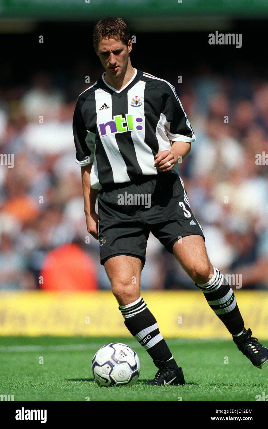 ROBBIE ELLIOTT NEWCASTLE UNITED FC 19 August 2001 Stock Photo - Alamy