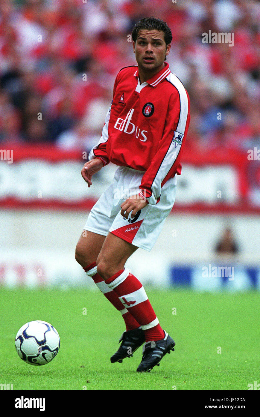 LUKE YOUNG CHARLTON ATHLETIC FC 18 August 2001 Stock Photo - Alamy
