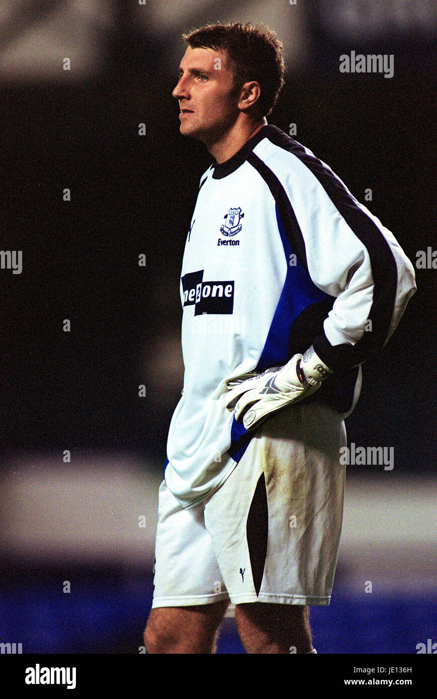 PAUL GERRARD EVERTON FC GOODISON PARK 14 August 2001 Stock Photo - Alamy