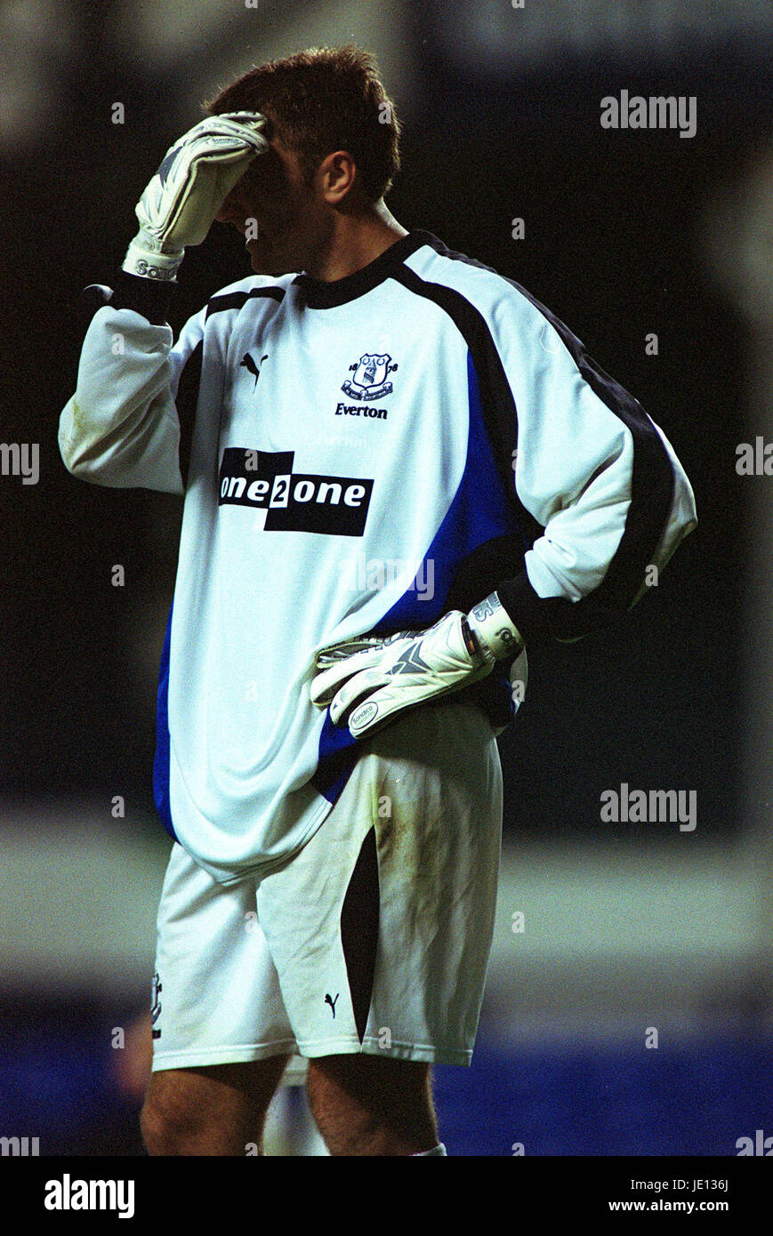 PAUL GERRARD EVERTON FC GOODISON PARK 14 August 2001 Stock Photo - Alamy