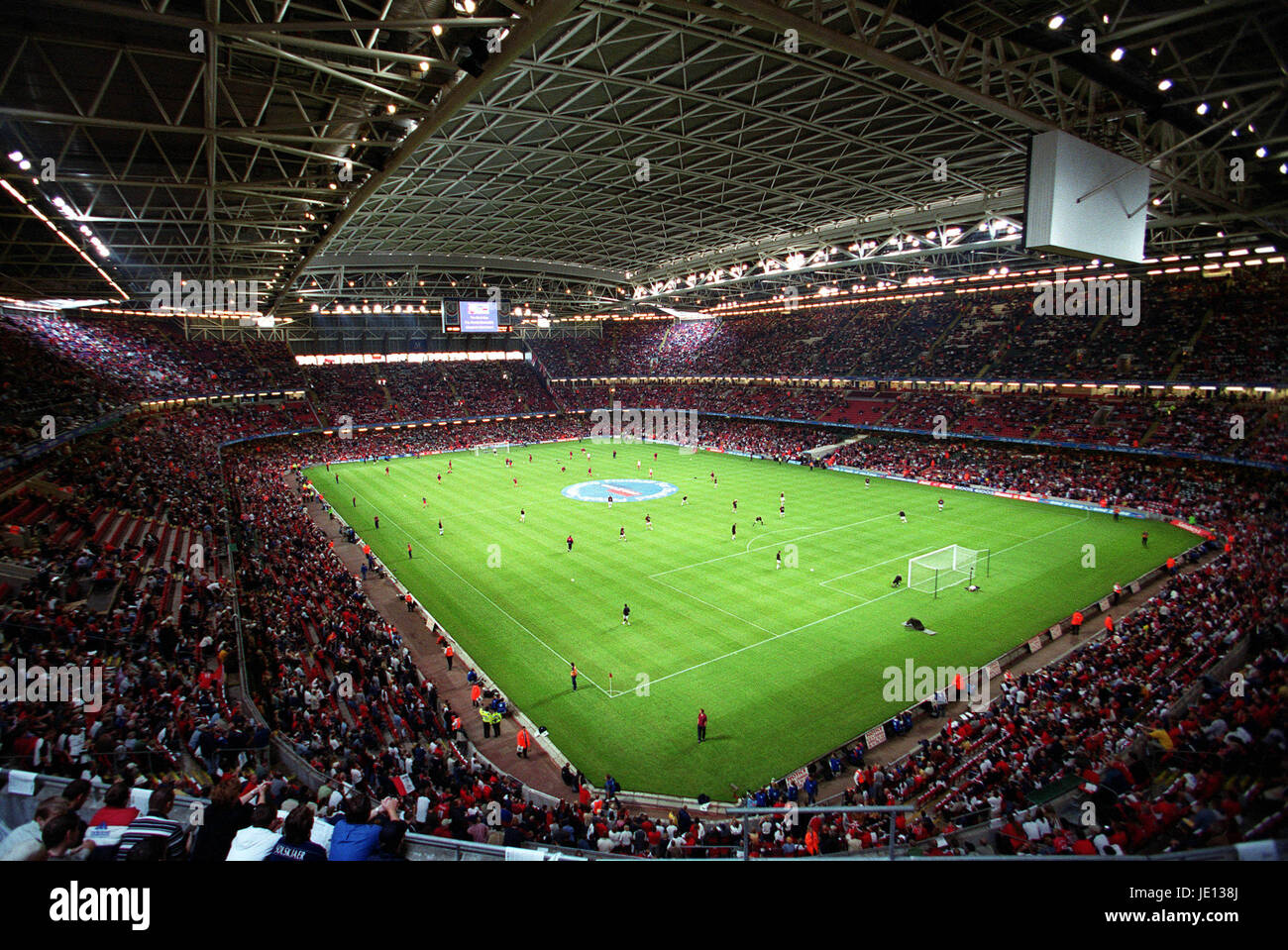 MILLENNIUM STADIUM WITH ROOF MILLENNIUM STADIUM CARDIFF MILLENNIUM ...