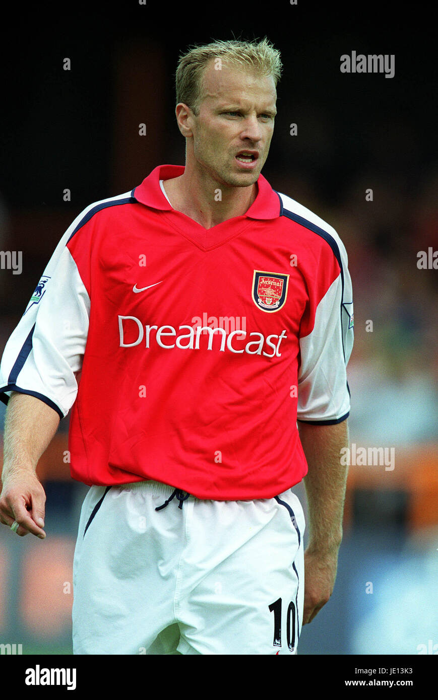 Bergkamp arsenal 2001 hi-res stock photography and images - Alamy