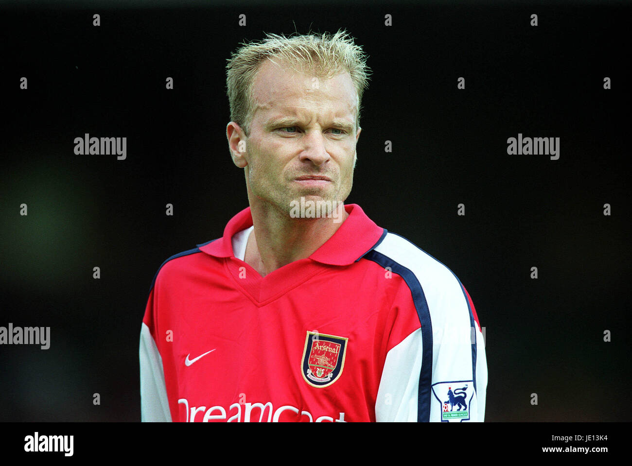 Bergkamp arsenal 2001 hi-res stock photography and images - Alamy