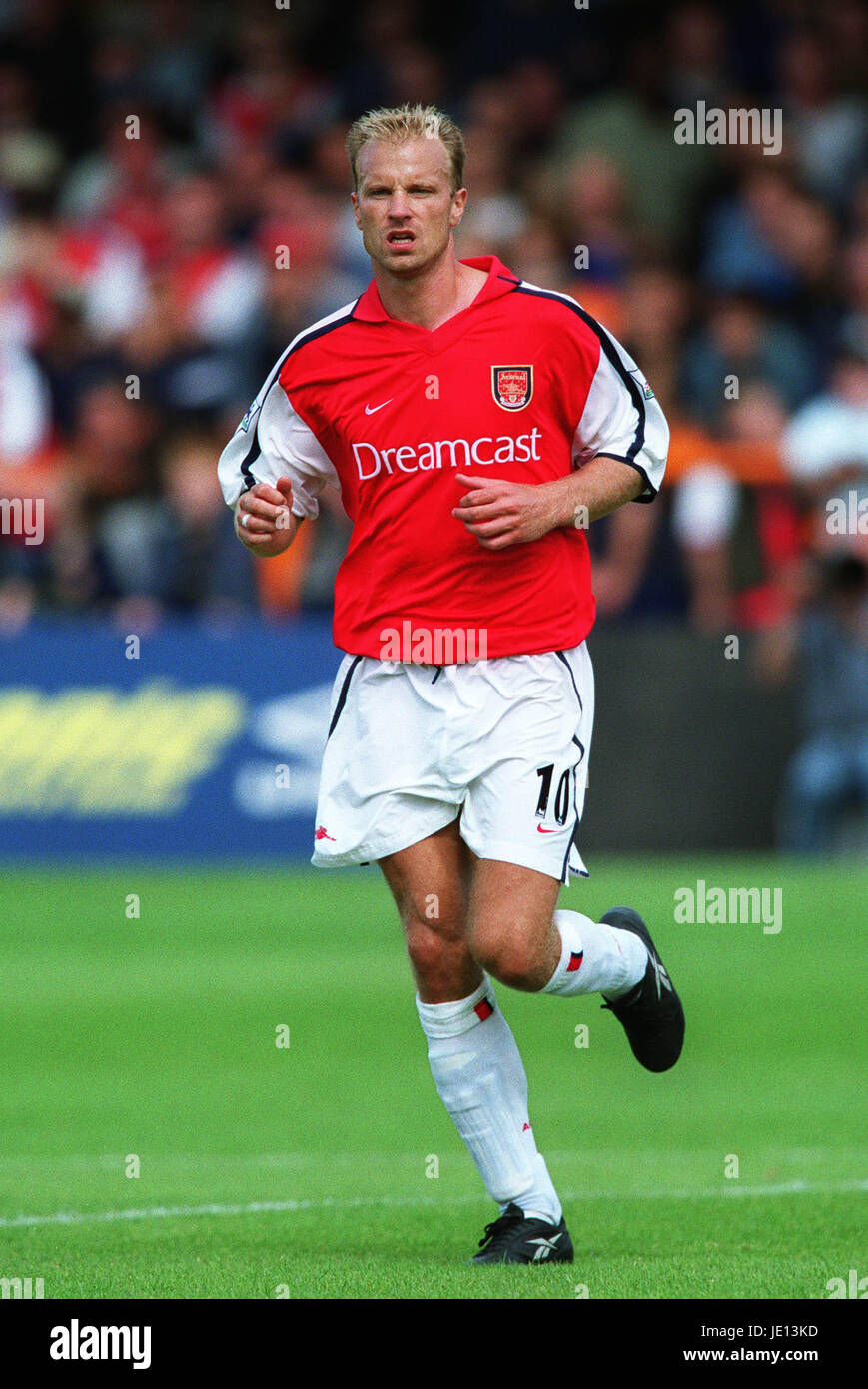 Bergkamp arsenal 2001 hi-res stock photography and images - Alamy