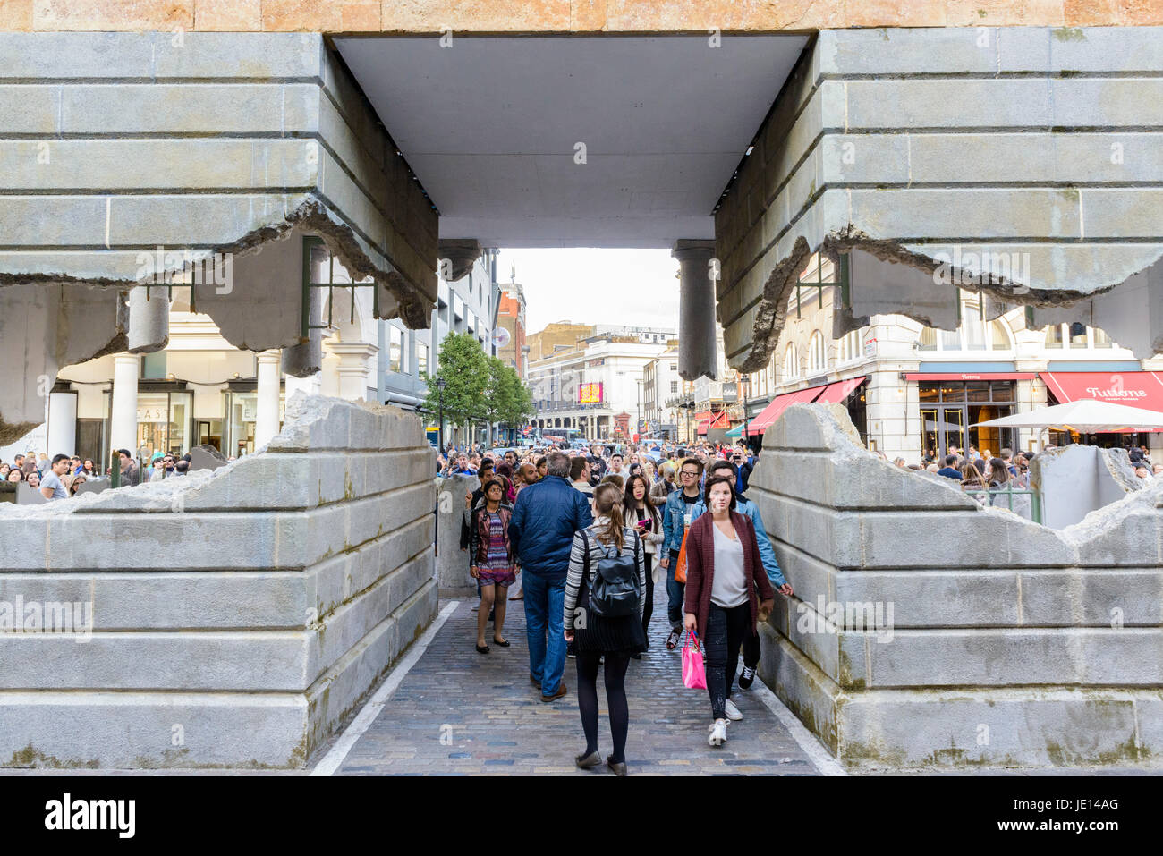 Covent garden piazza entrance hi-res stock photography and images - Alamy