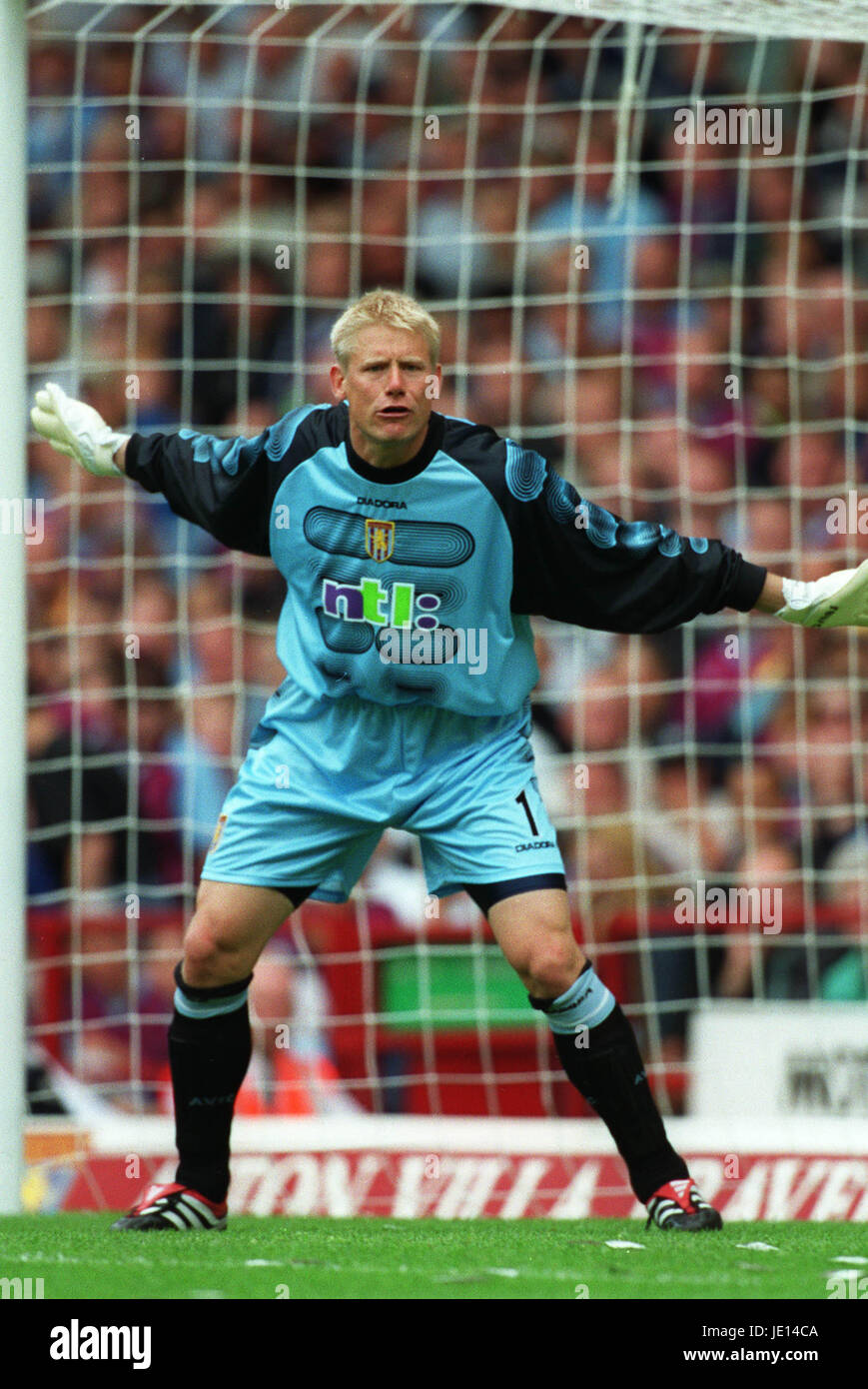 PETER SCHMEICHEL ASTON VILLA FC BIRMINGHAM ASTON VILLA BIRMINGHAM 21 July 2001 Stock Photo - Alamy